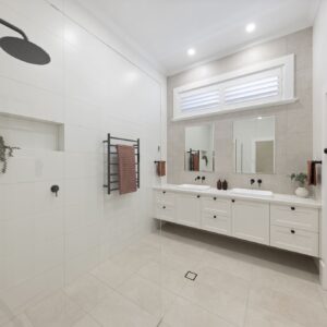 Hamptons Ensuite & Walk-in Robe Renovation