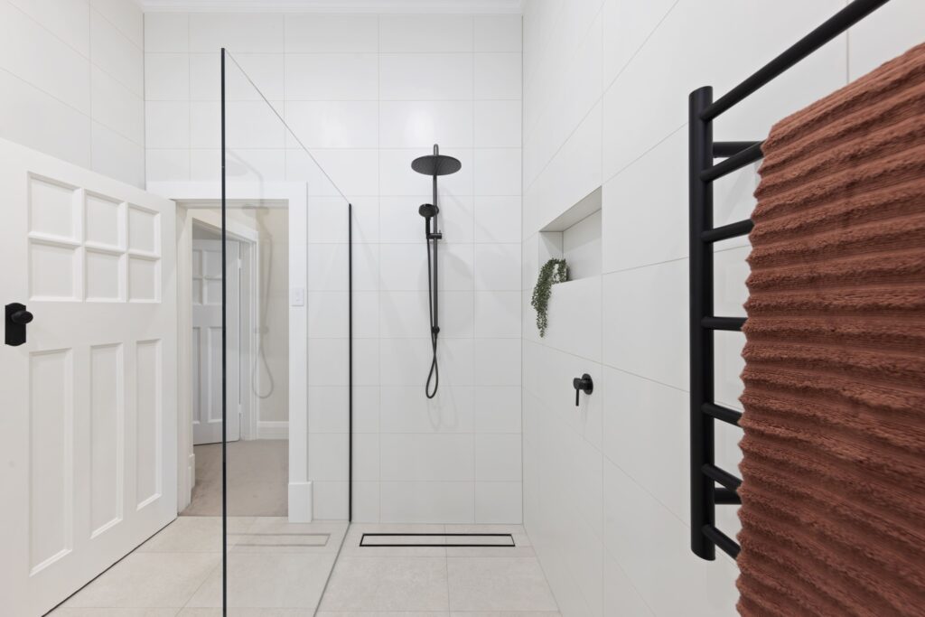 Hamptons Ensuite & Walk-in Robe Renovation