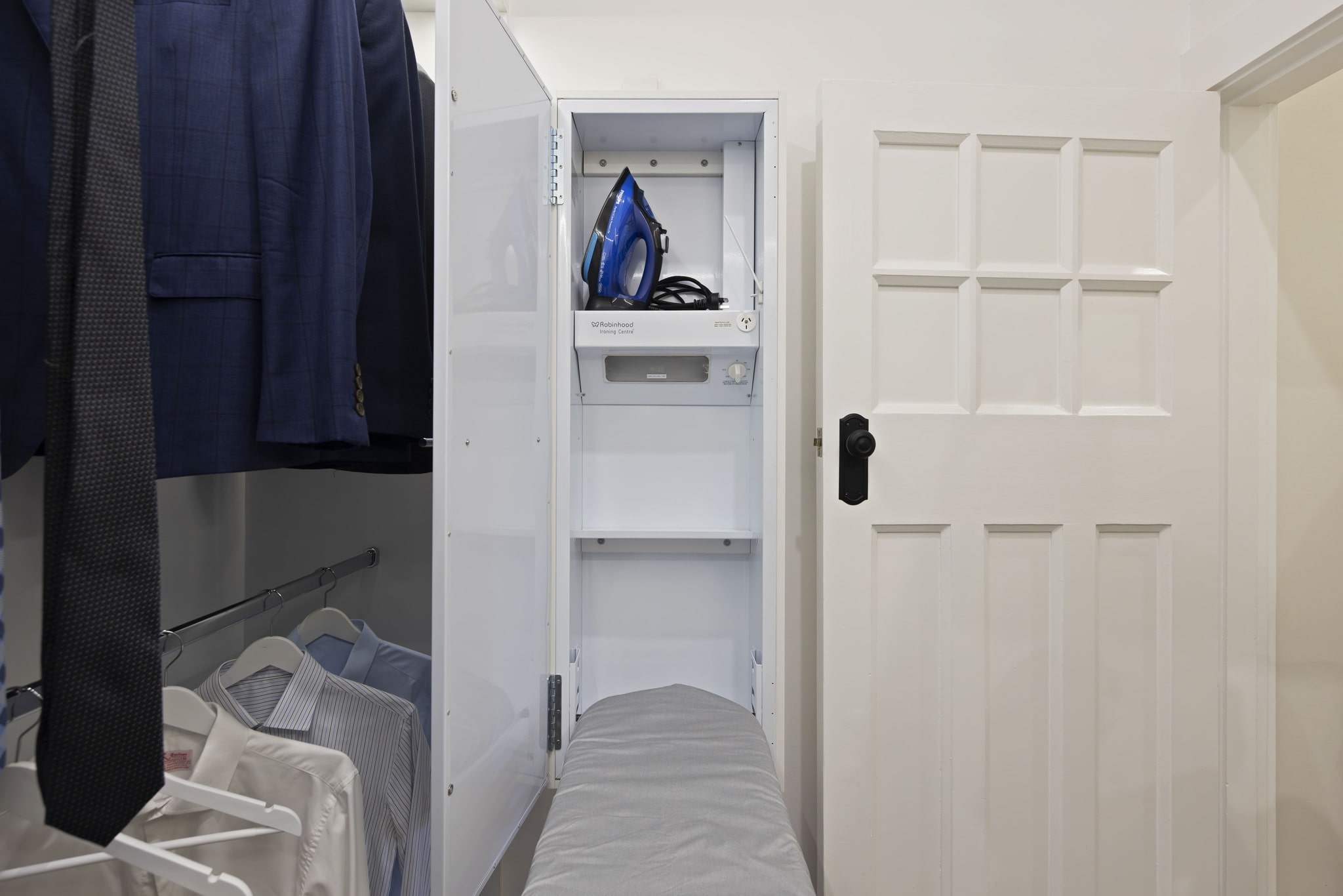 Hamptons Ensuite & Walk-in Robe Renovation