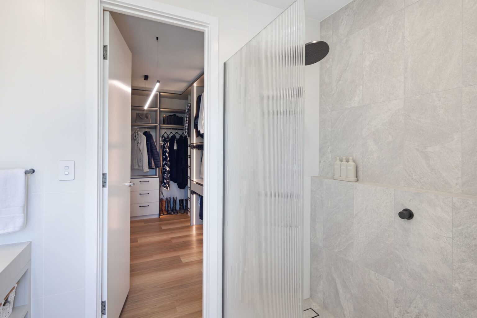 Hamptons Style Ensuite & Walk-in Robe Renovation