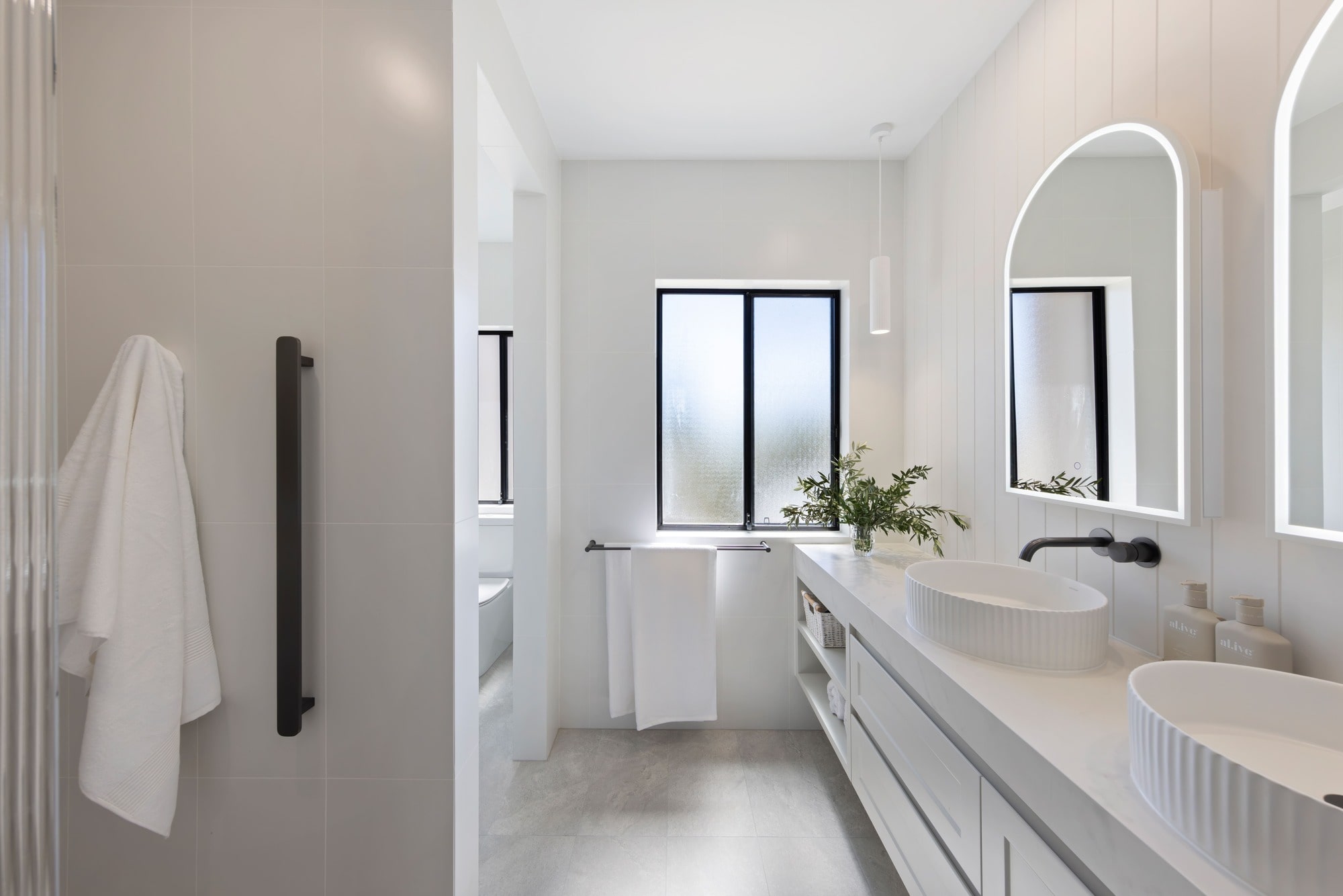 Hamptons Style Ensuite & Walk-in Robe Renovation