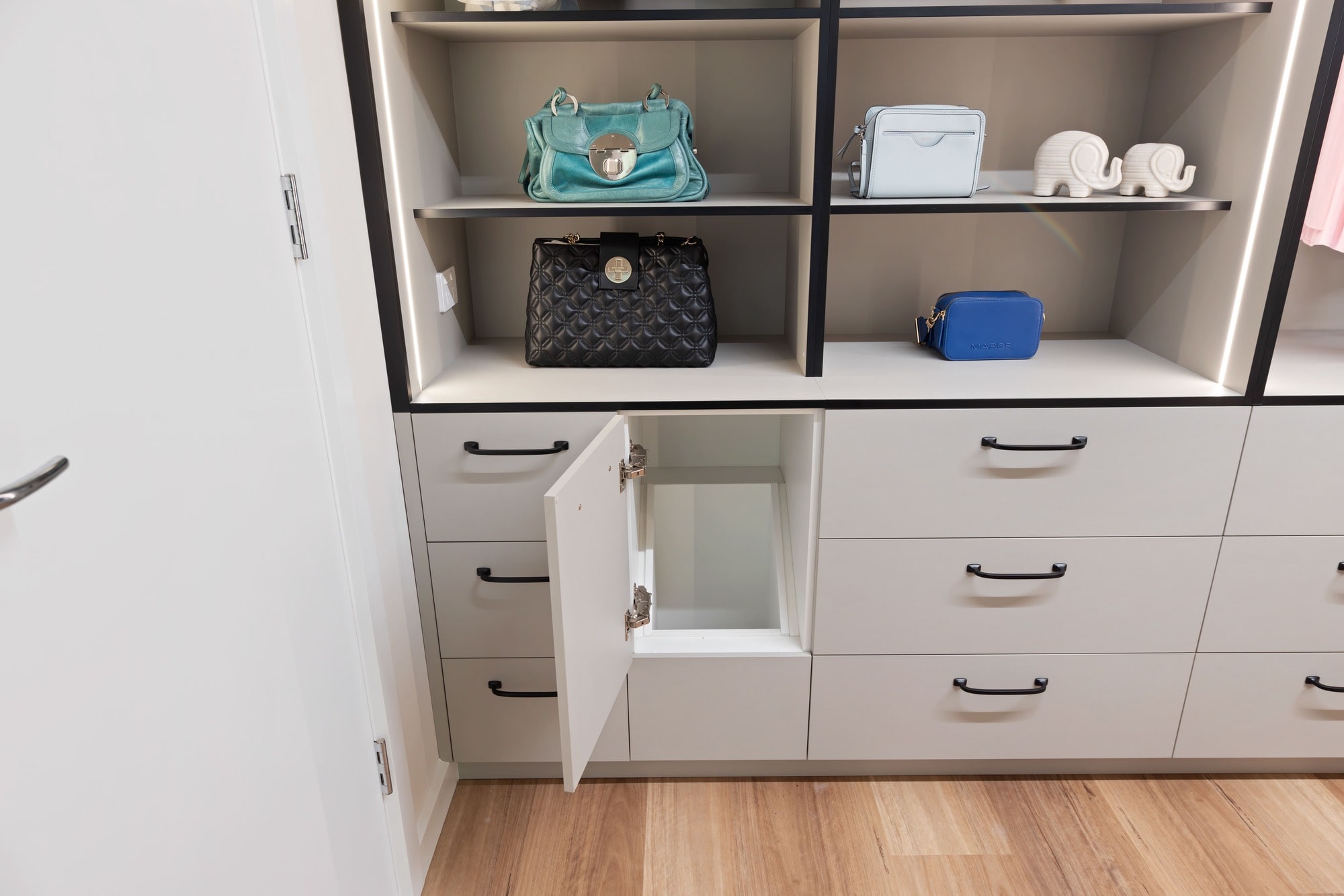 Hamptons Style Ensuite & Walk-in Robe Renovation